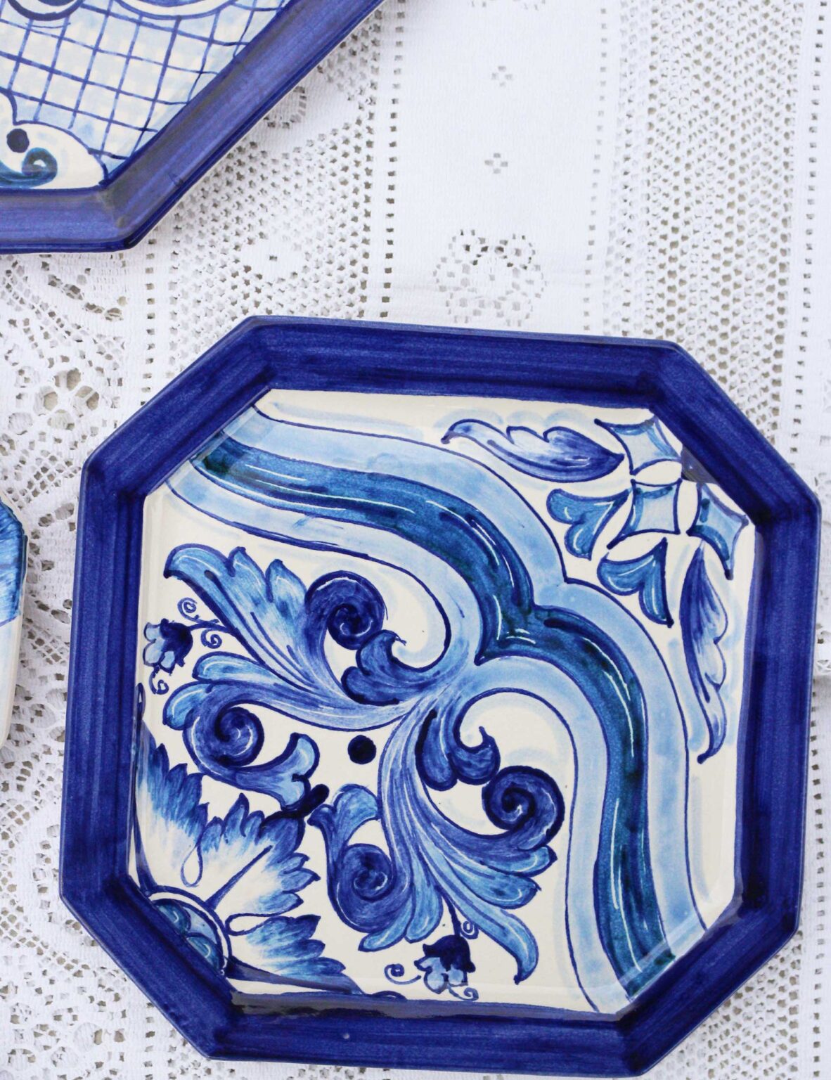 PIATTI DECORATI MAIOLICA BLU MARE | MAREMORO